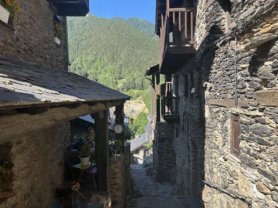 Os de Civís, el pueblo leridano al que solo se llega por Andorra ...