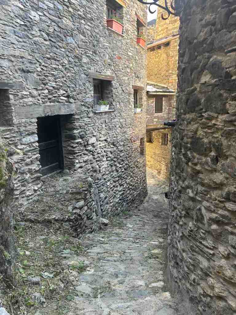 Os de Civís, el pueblo leridano al que solo se llega por Andorra ...